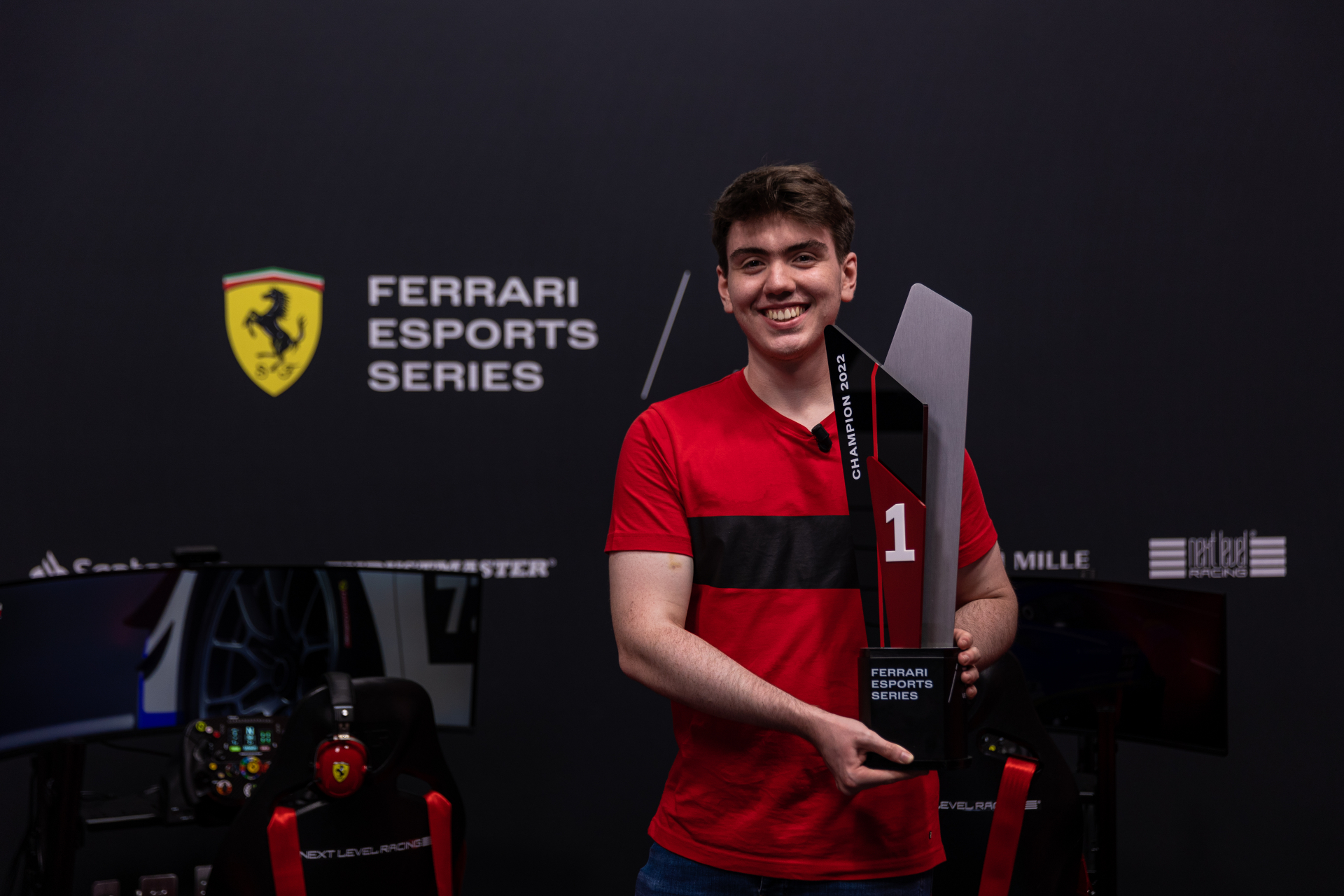 Ferrari Velas Esports Series, Jonathan Riley vince la Grand Final ...